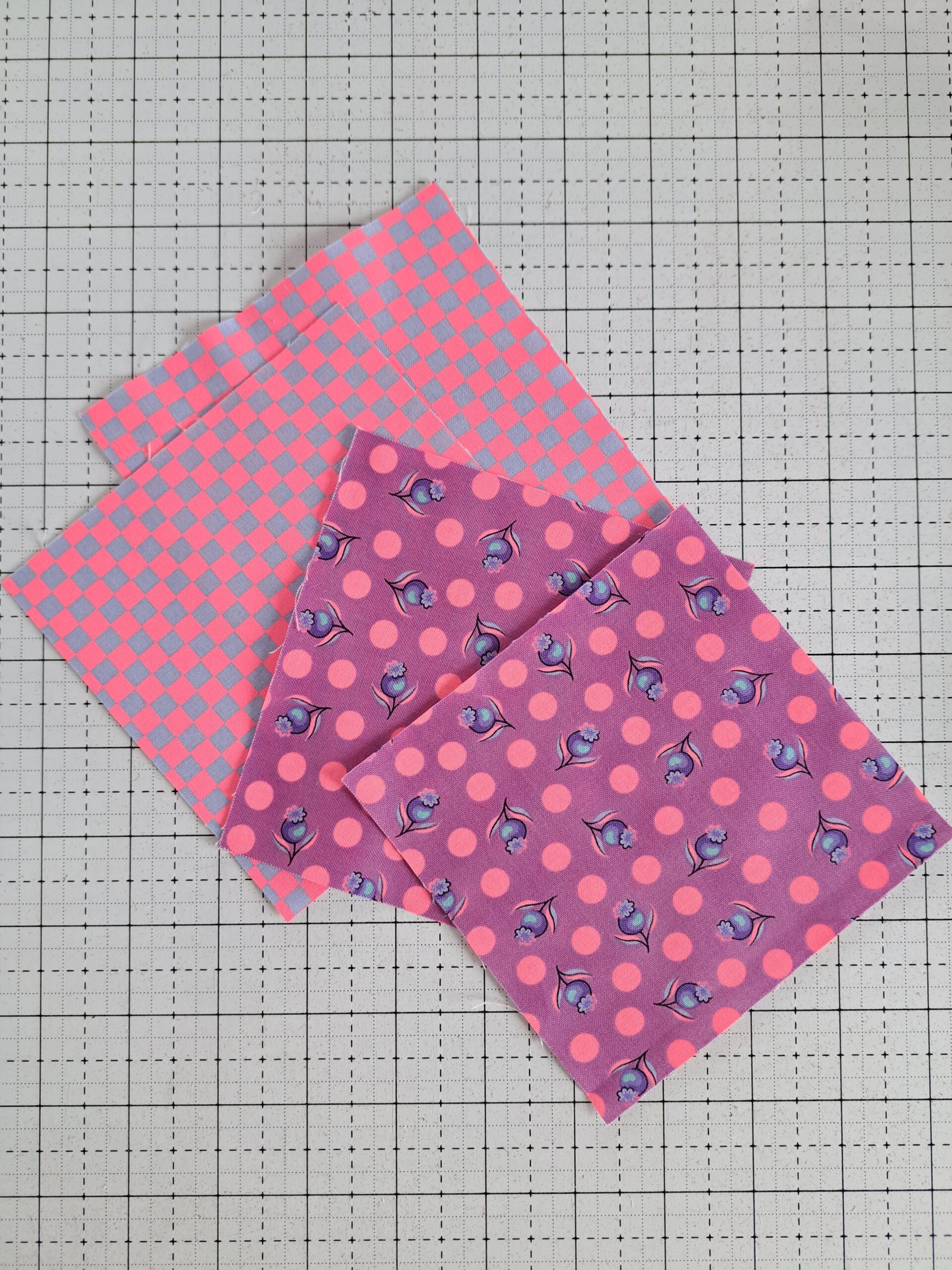 Tiny Circle Zipper Pouch Free Tutorial - Center Street Quilts