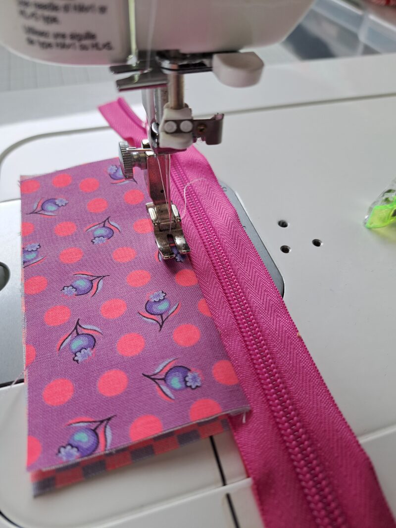 Tiny Circle Zipper Pouch Free Tutorial - Center Street Quilts