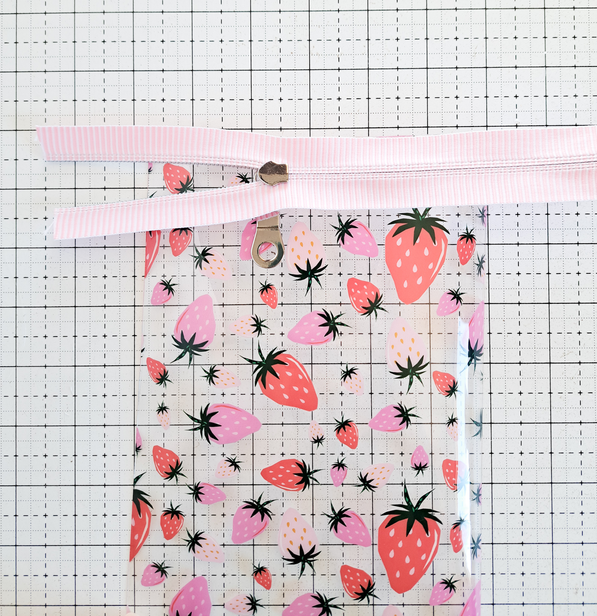 Free Small Vinyl Zipper Pouch Tutorial - Center Street Quilts