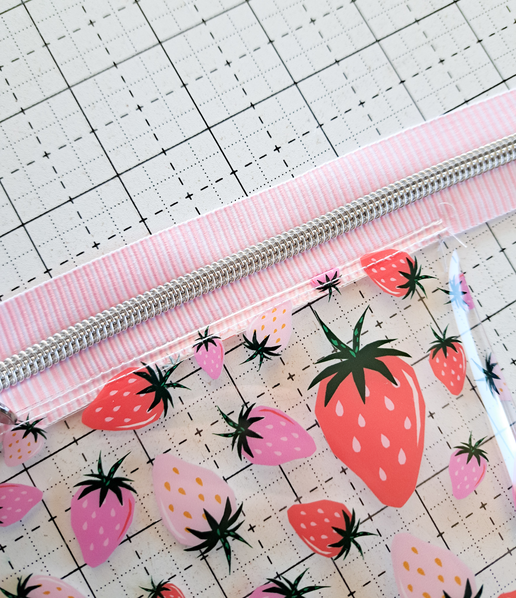 Free Small Vinyl Zipper Pouch Tutorial - Center Street Quilts