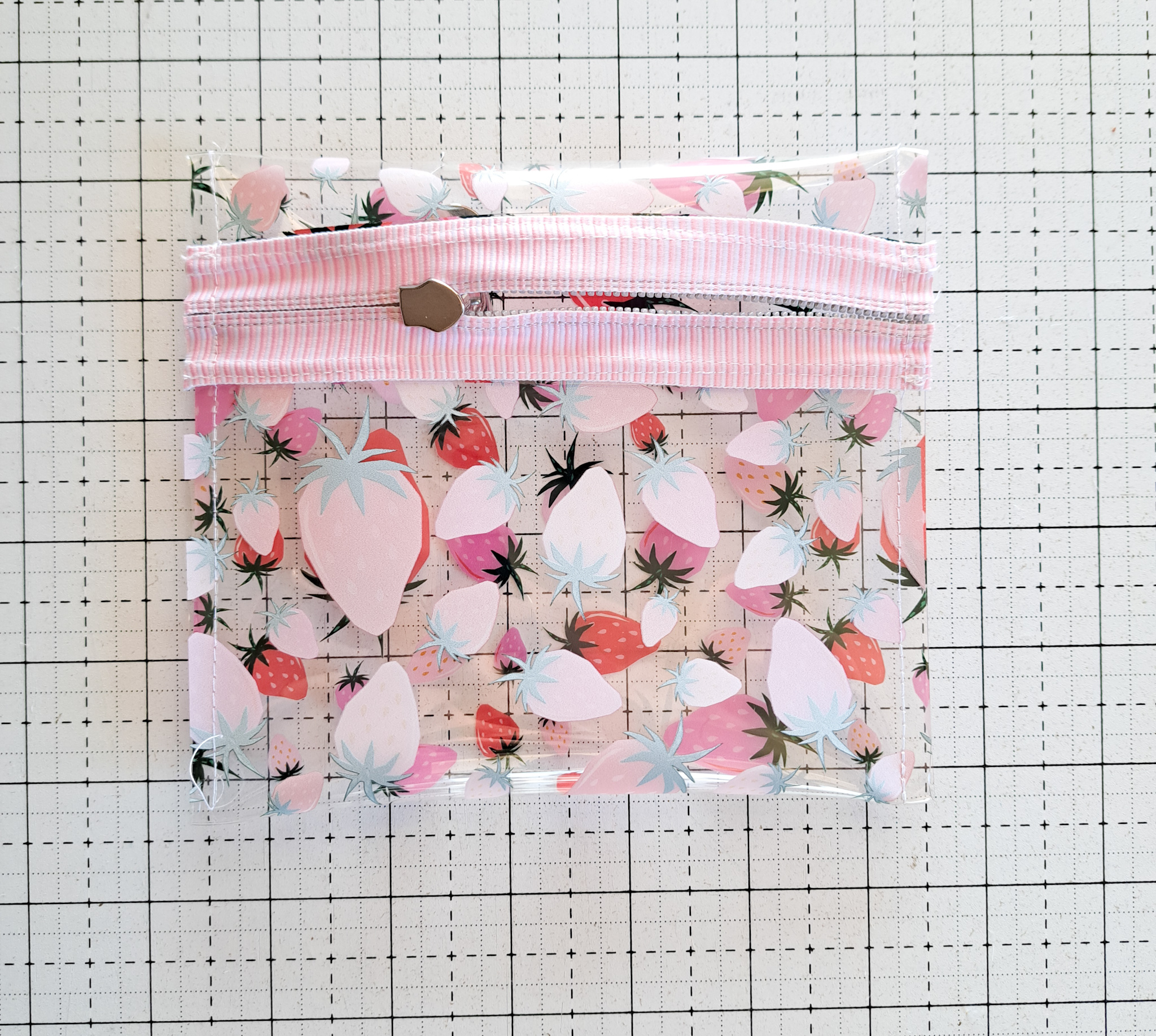 Free Small Vinyl Zipper Pouch Tutorial - Center Street Quilts